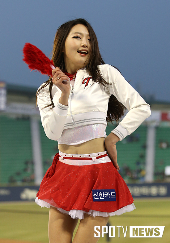 [포토S] 치어리더 김민지 '무대위 섹시표정'