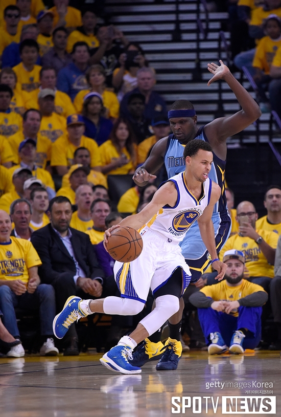 '커리 33점' GSW, MEM 꺾고 2-2 동률