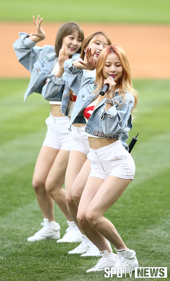 [포토S] EXID '그라운드에 나선 핫팬츠 소녀들'