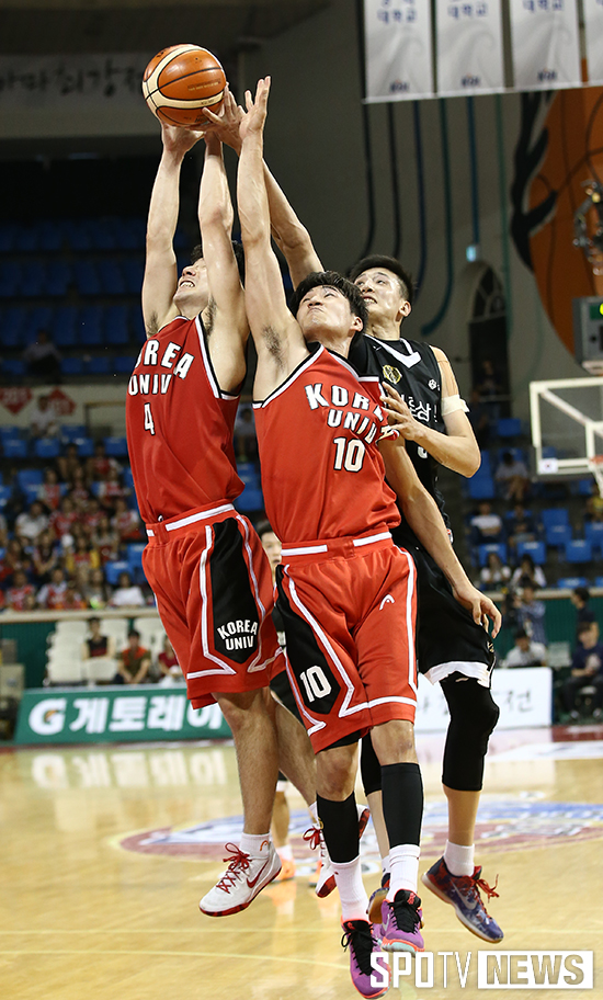 [포토S] '볼을 향해'