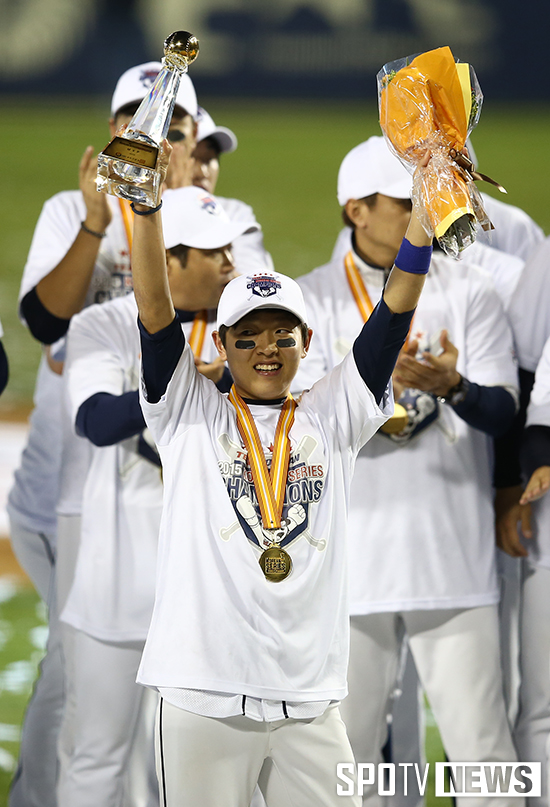 [포토S] 정수빈 '영광스런 KS MVP'