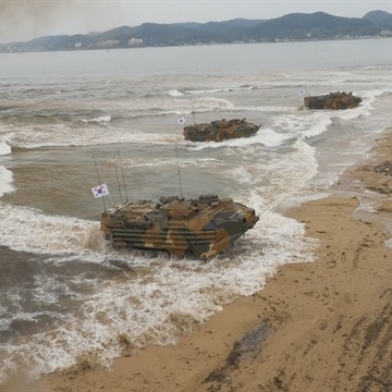 위엄 돋는 '상륙돌격장갑차 KAAV' 등장! 입이 쩍!