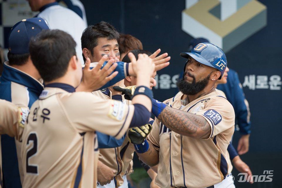 [21일 KBO 리그] '테임즈 멀티 홈런' NC, 삼성에 10-2 대승…두산 8연승