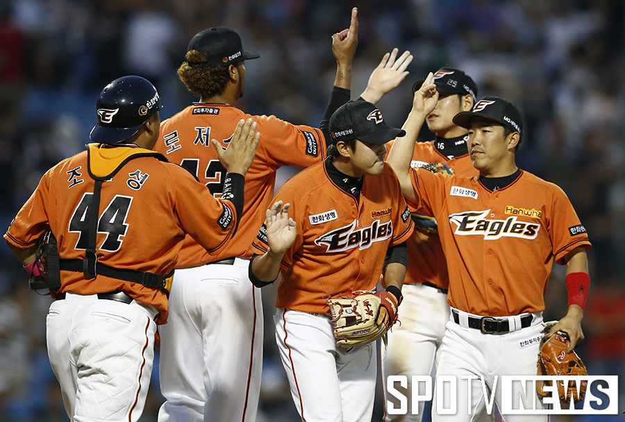 [포토S] 시즌 첫 4연승과 롯데전 싹쓸이 승리 거둔 한화 선수들