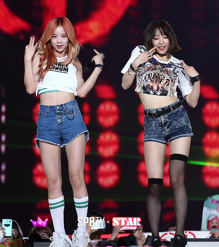 [포토S] EXID 솔지-하니 '돋보이는 개미허리'