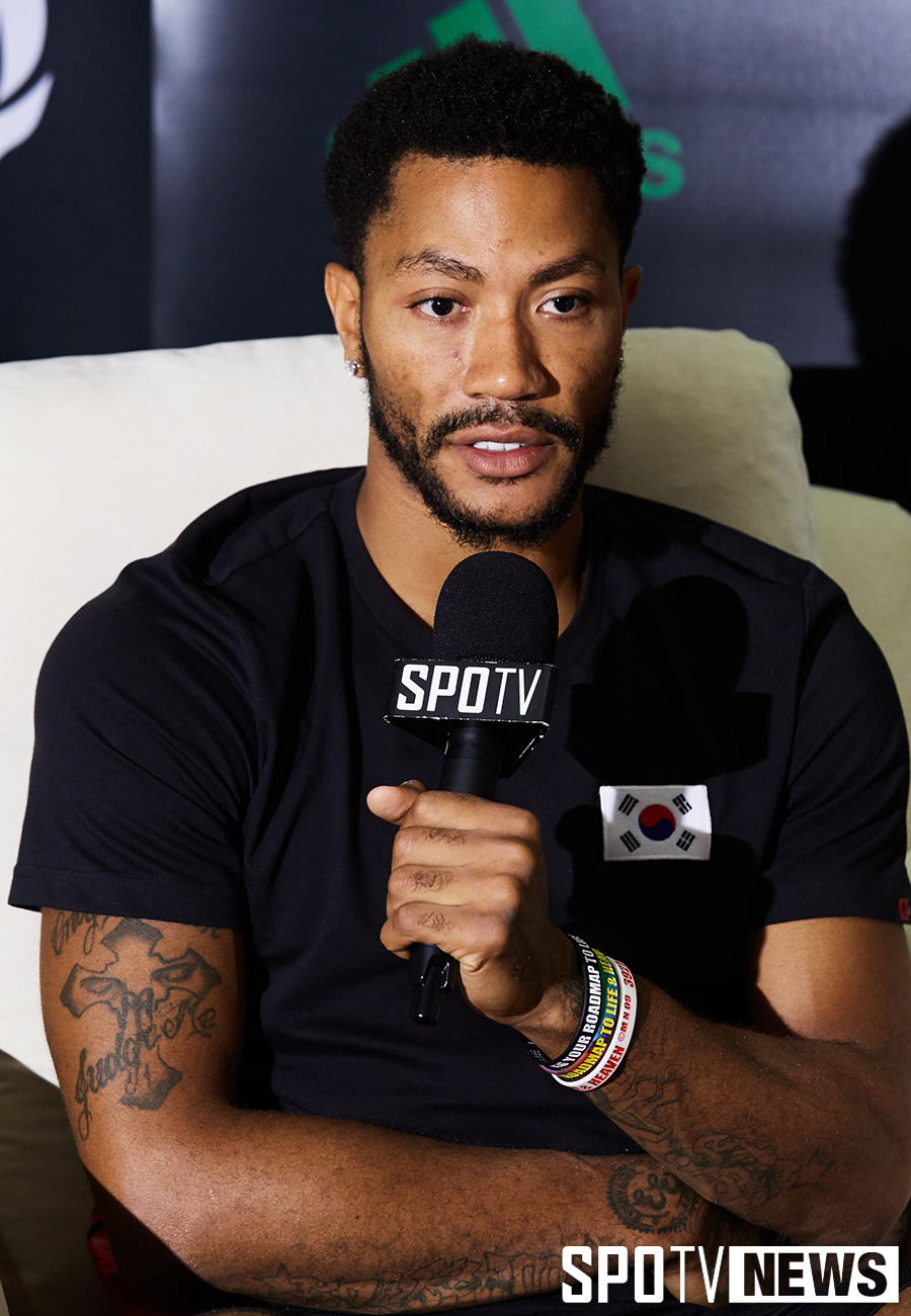 [포토S] 데릭 로즈, 태극기 가슴에 달고 인터뷰