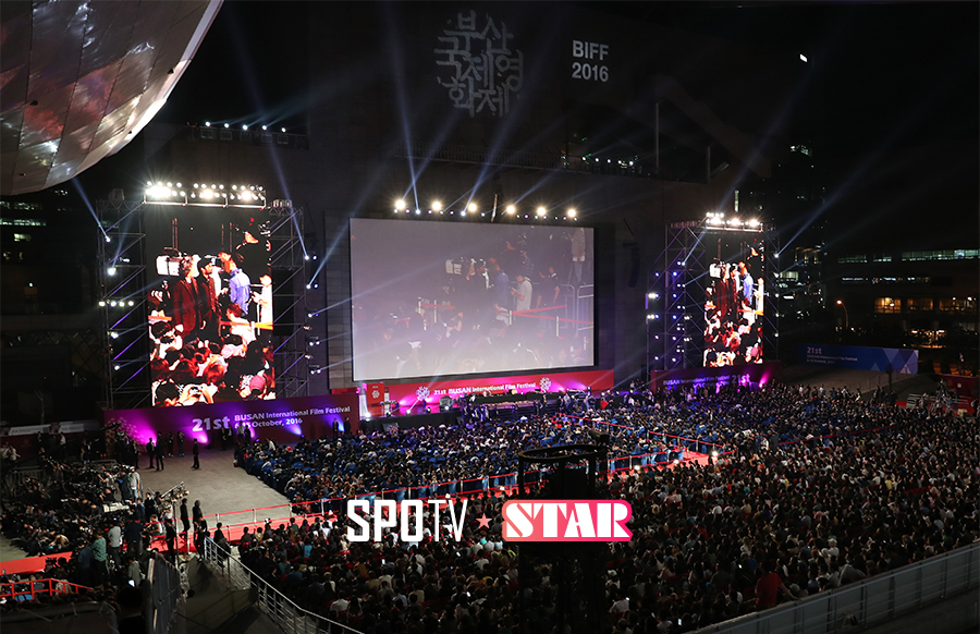 제 21회 부산국제영화제, 수많은 어려움 극복하고 무사히 개막 [21th BIFF]