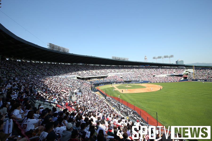 [KBO WC1] LG-KIA 대결에 와일드카드 결정전 첫 매진
