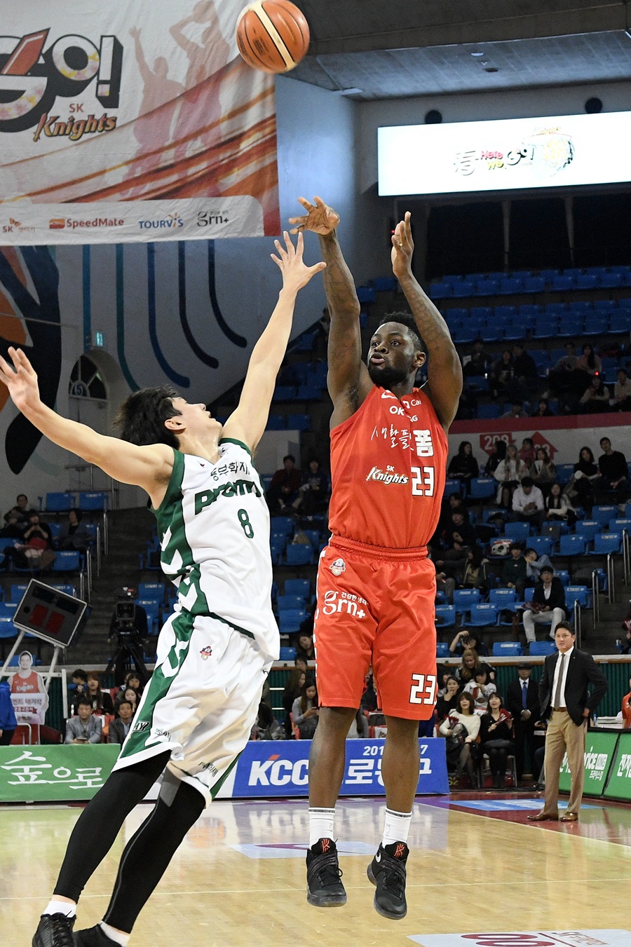 [KBL] SK를 위기에서 구한 화이트-변기훈 '3점슛 폭발'