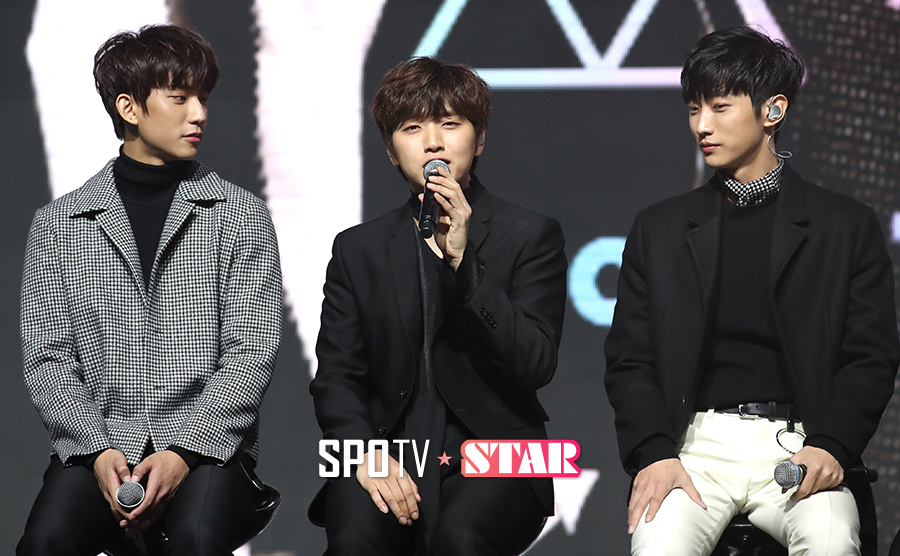 [포토S] B1A4, 취재진 녹이는 달콤한 목소리