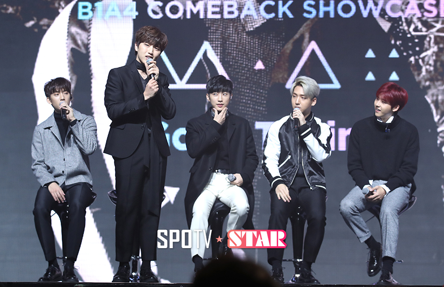 [포토S] B1A4, 수화 곁들인 새로운 안무 선보여