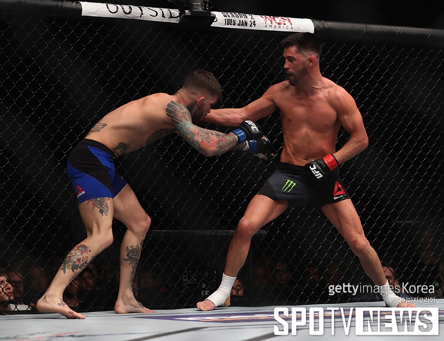 [UFC 207] 공격하는 도미닉 크루즈