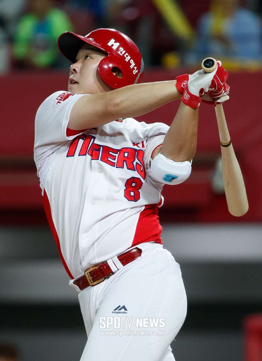 '안치홍 홈런' KIA, 21G 연속 홈런 행진…KBO 최다 타이