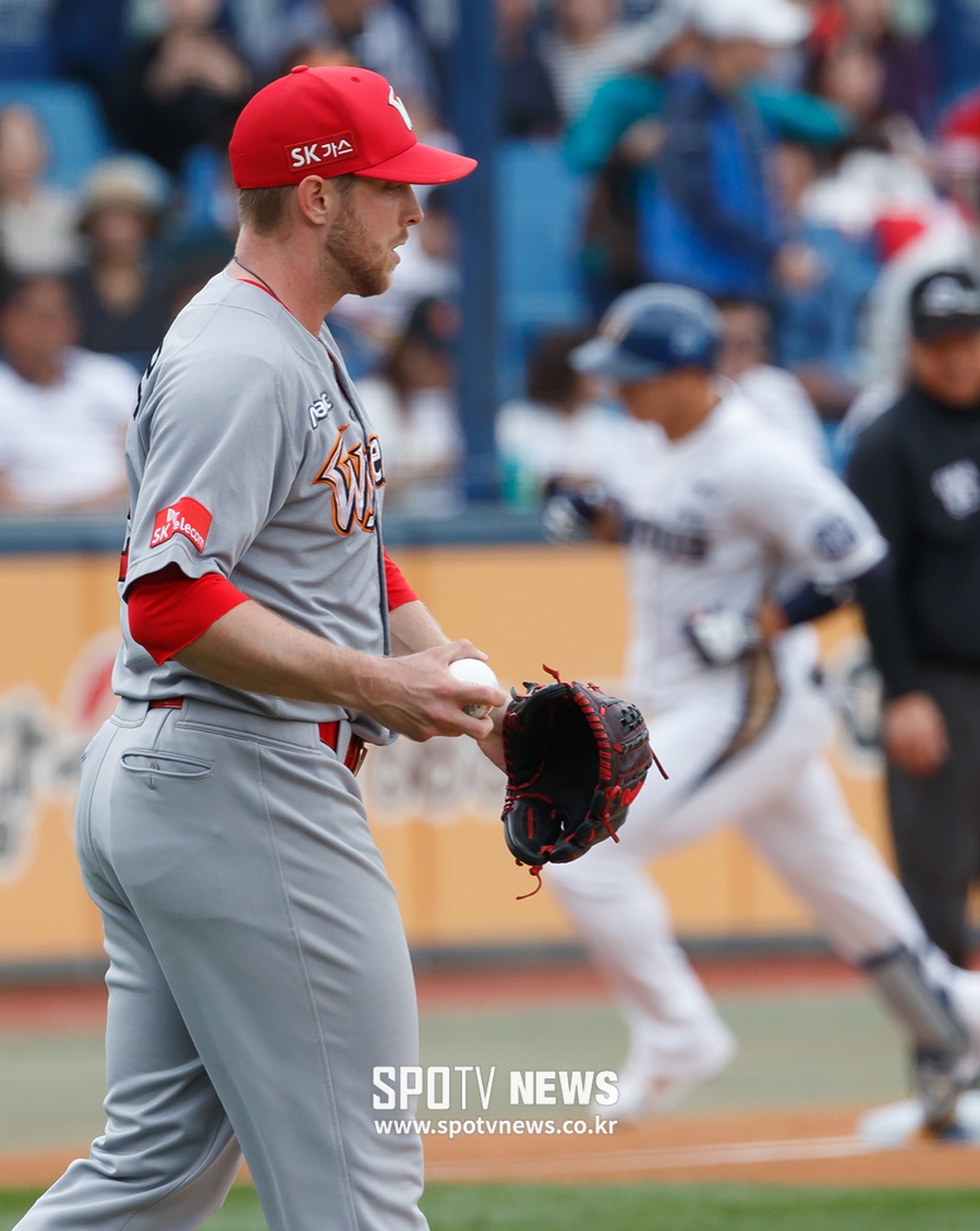[2017 WC1] '장타에 무너진' 켈리, 2⅓이닝 8실점 조기 강판