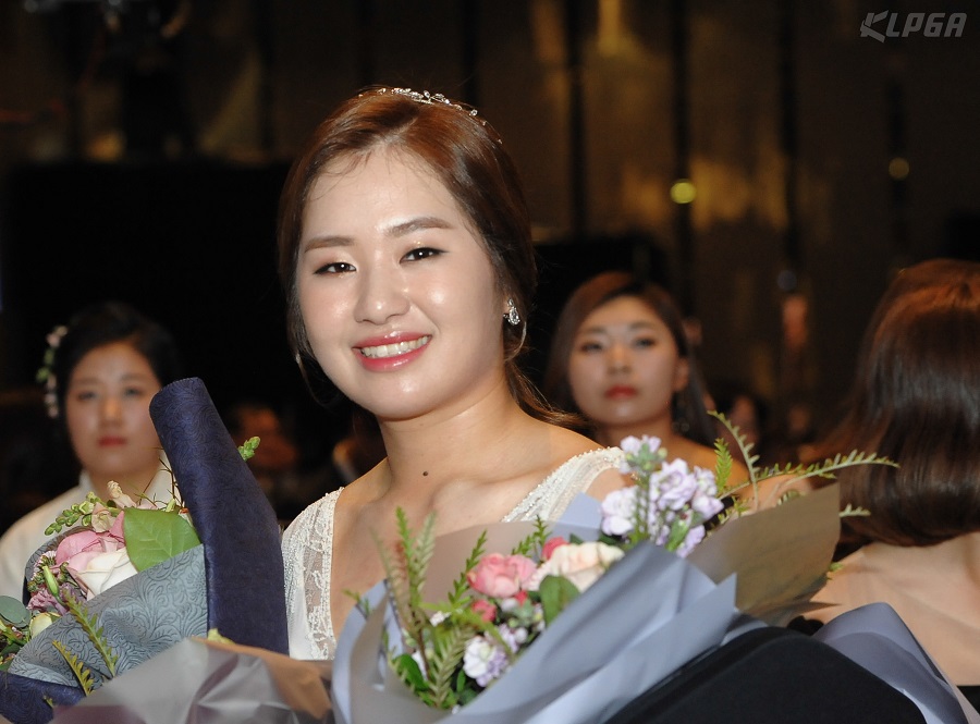 [2017 KLPGA 대상] '핫식스' 이정은6, 2017 KLPGA 인기상 수상