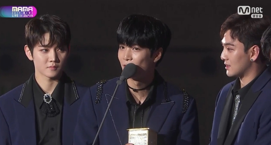 [2017 MAMA] 뉴이스트W, 디스커버리 오브 더 이어 수상