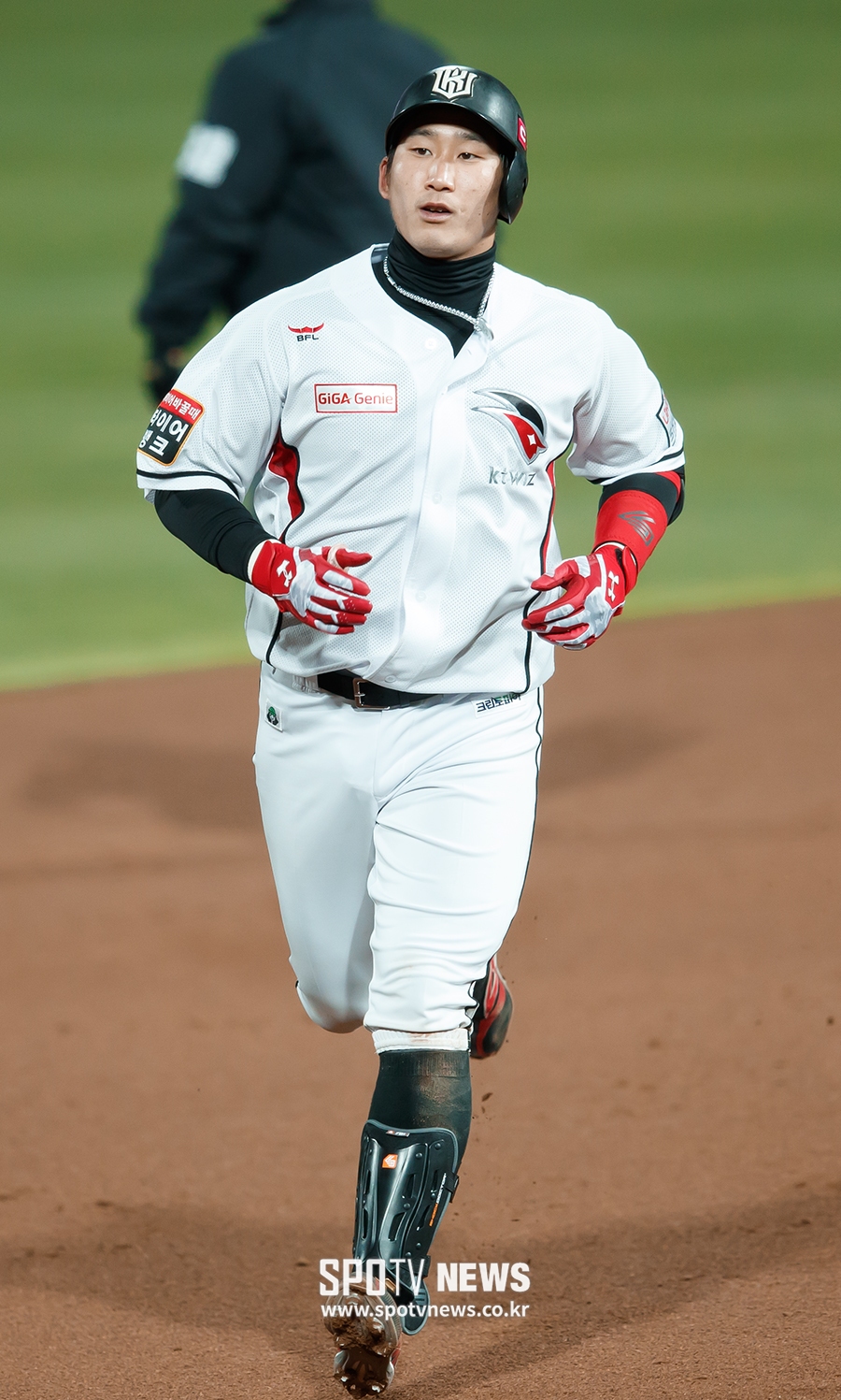 [SPO 톡] 'KBO 역사' 남긴 kt 이해창, "소중한 타석 살려 기뻐"