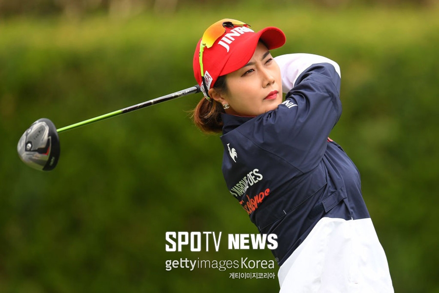 [JLPGA] '선두권 도약' 김하늘, '라이벌' 스즈키와 우승 경쟁