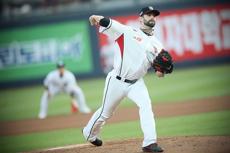KT, NC 제압…니퍼트 KBO 외국인 최초 개인 통산 100승