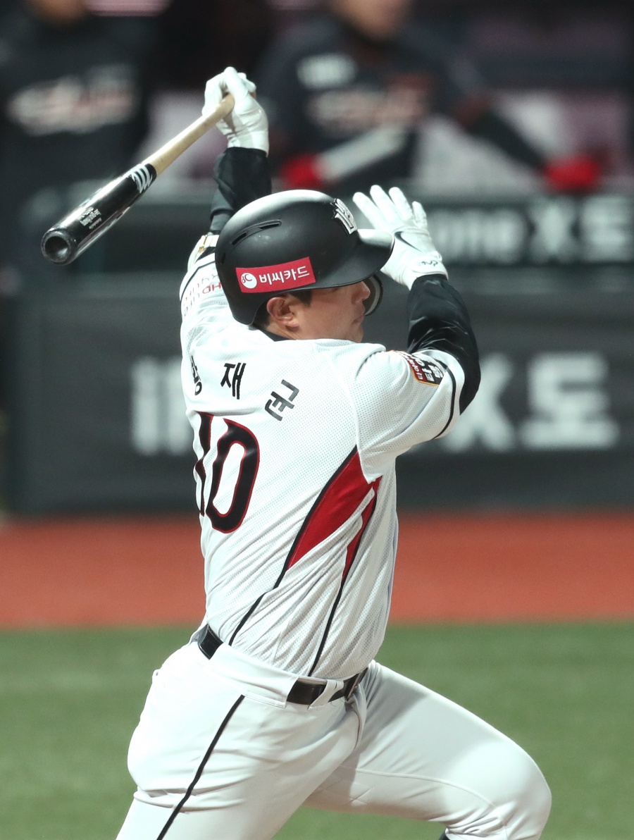 KT, NC 제압…니퍼트 KBO 외국인 최초 개인 통산 100승