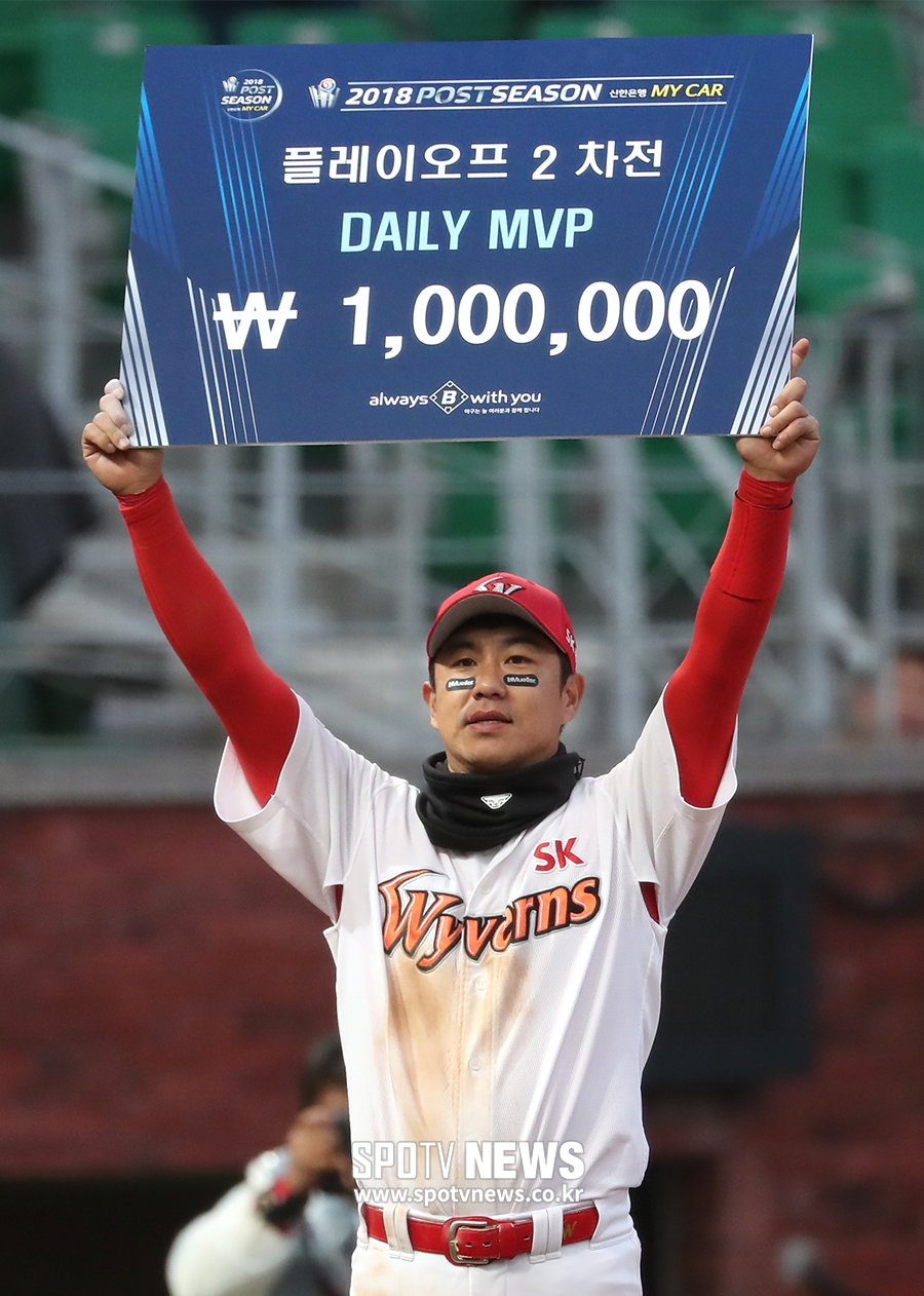 [PO] 'MVP' SK 김강민 "직구 확신하고 원없이 스윙했다"