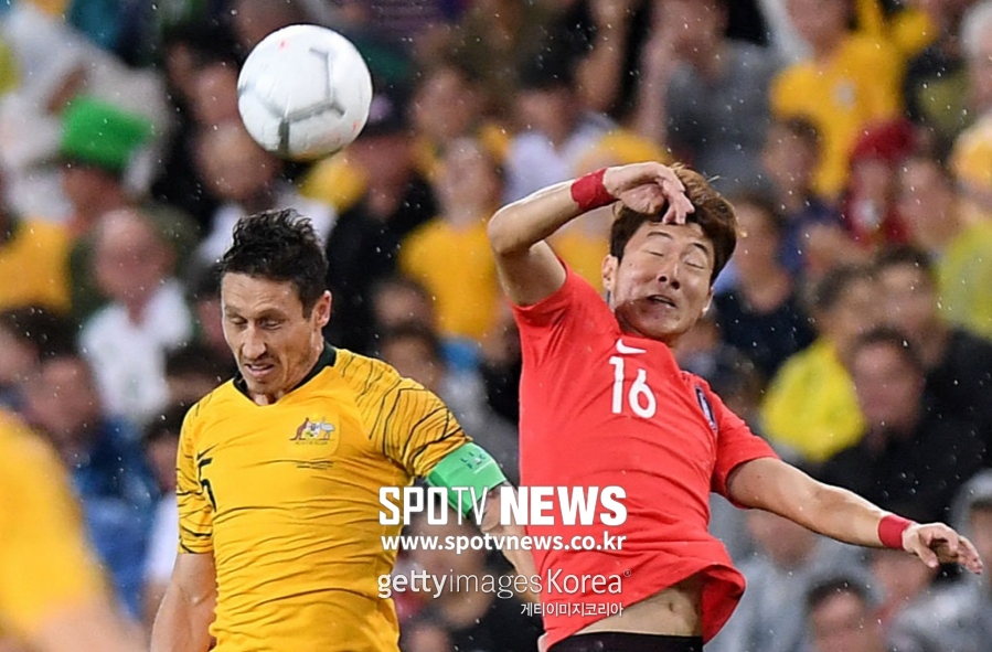 [속보] '원샷원킬' 황의조, 호주 원정 첫 슈팅으로 선제골 득점 (전반진행중)