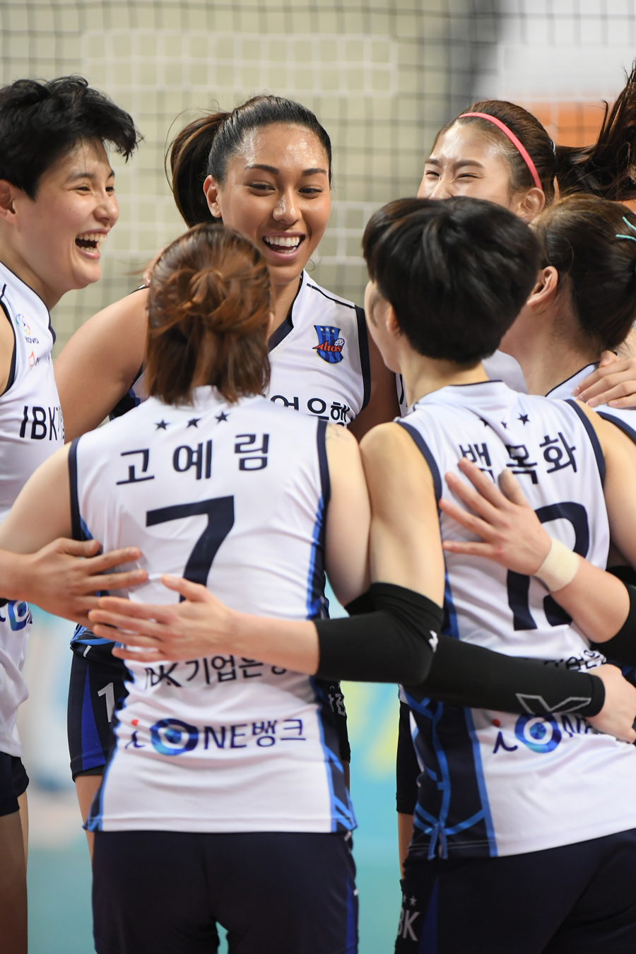 '어나이 24득점' IBK기업은행, 선두 GS칼텍스 3-0 꺾고 2위 도약