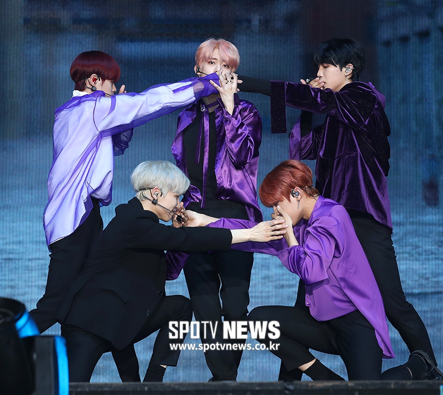 [포토S] AB6IX, '미세먼지에 숨을 쉴 수가 없어'