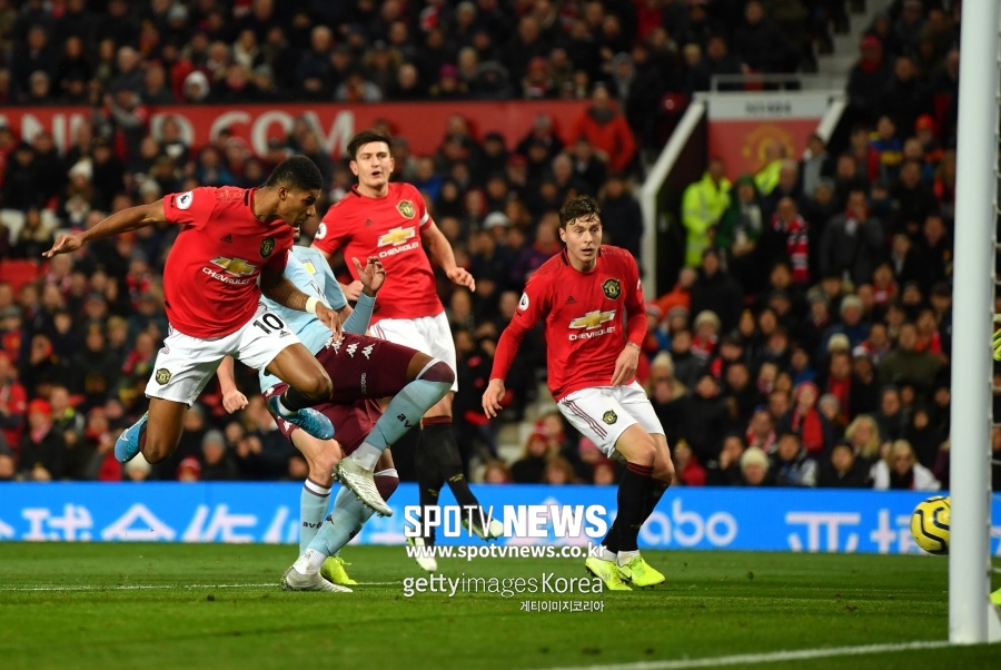 래시포드 또 터졌다! ‘선제 실점’ 맨유, 빌라와 1-1 팽팽 (전반종료)