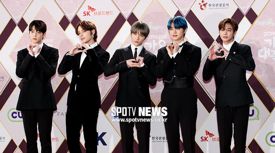 [포토S] TXT, 매력 만점 손하트