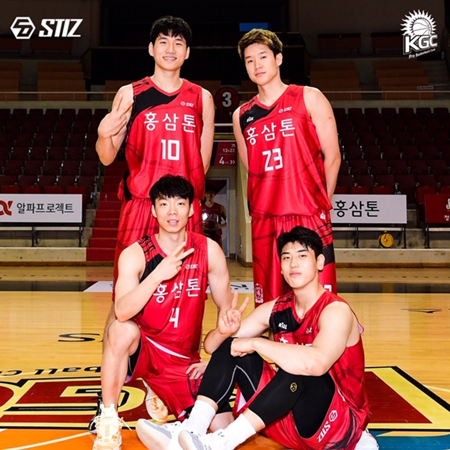 KGC인삼공사, 2020-21시즌 유니폼 공개…기존 후원 업체와 연장 계약