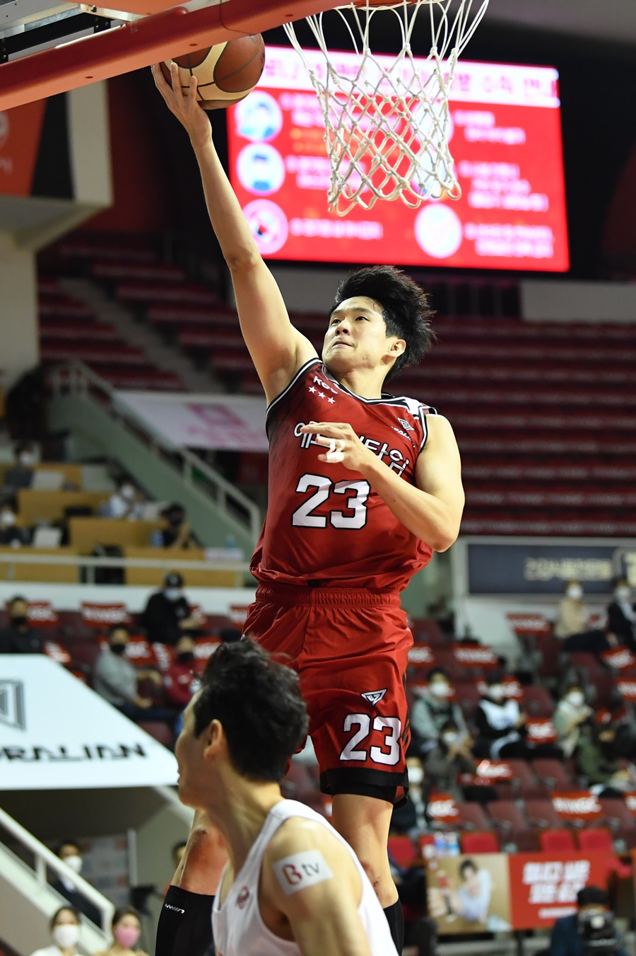 '20득점 이상만 3명' KGC, SK 추격 따돌리고 3연패 탈출