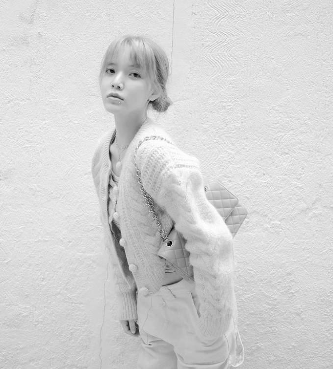 지민, AOA 탈퇴하더니 이미지 쇄신하나…배꼽티 입은 41kg 핑크공주