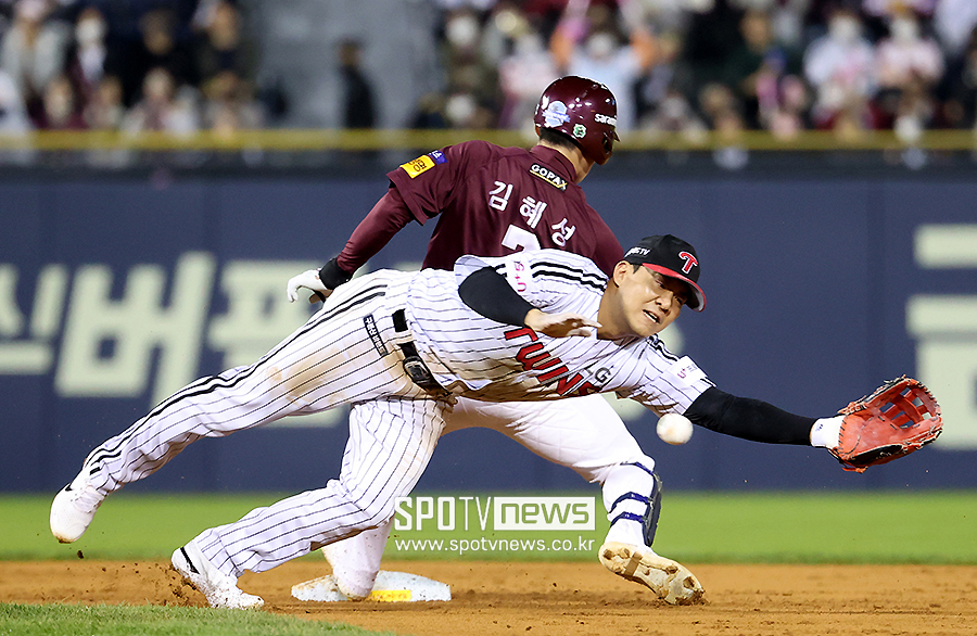 [PO2 게임노트] '이정후 3안타' 키움, LG에 7-6 진땀승… PO 1승1패