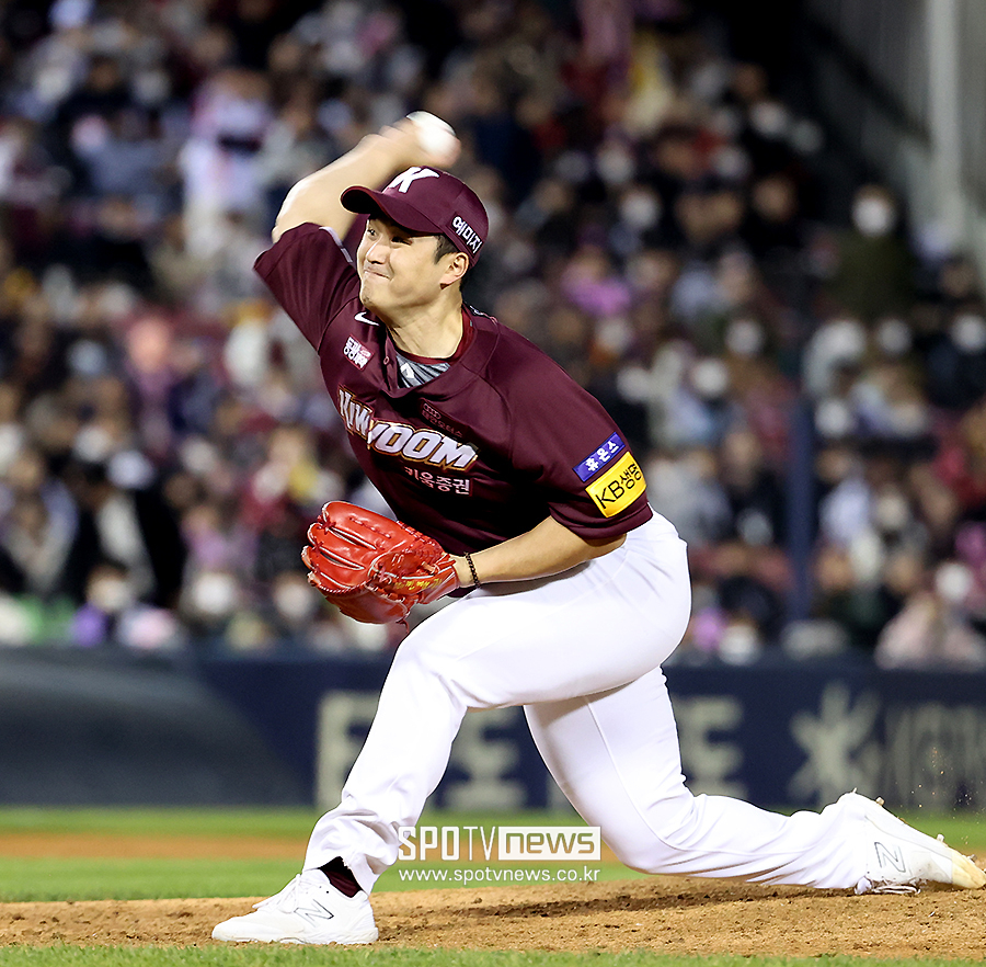 [PO2 게임노트] '이정후 3안타' 키움, LG에 7-6 진땀승… PO 1승1패