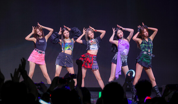 있지 첫 월드투어 La 콘서트 성공적 개최…보이즈 라이크 유 무대 최초 공개