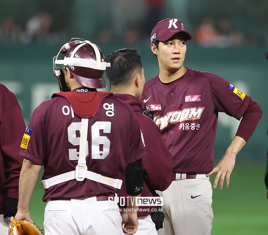 [포토S] 안우진, 물집으로 교체