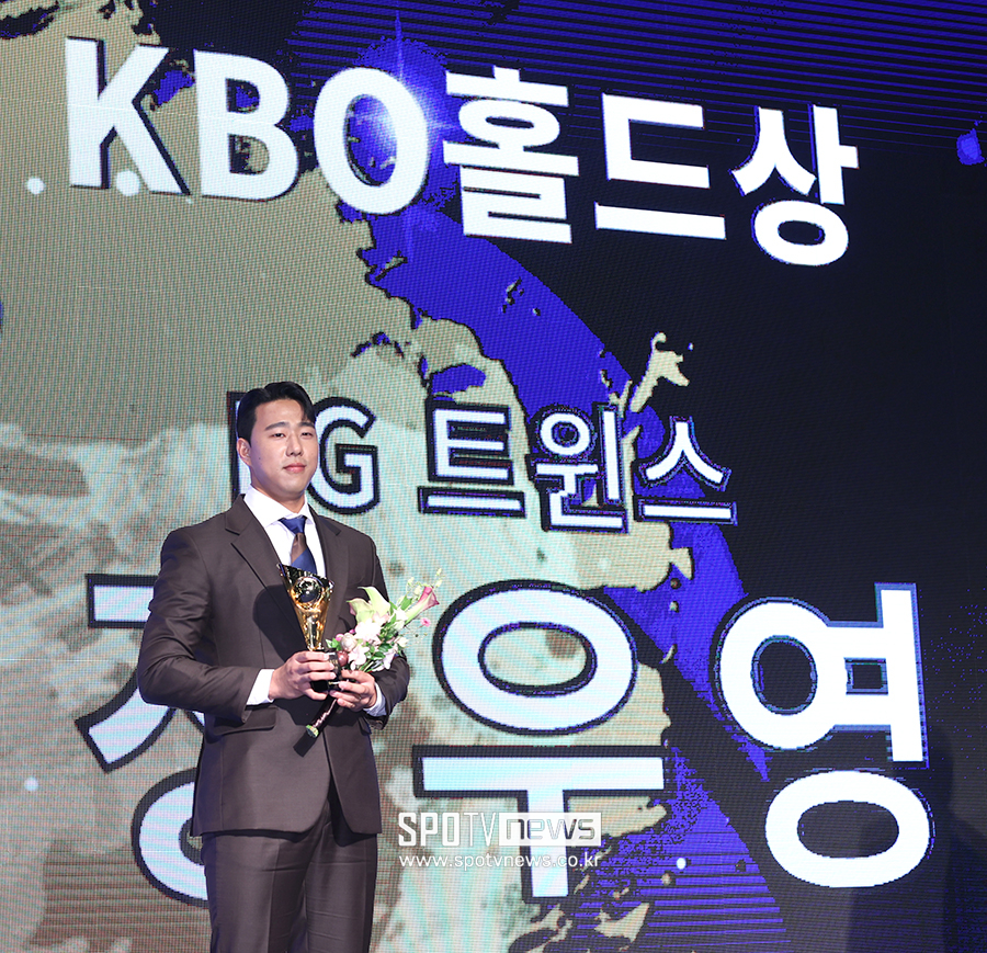 [포토S] 정우영, KBO 홀드상의 주인공