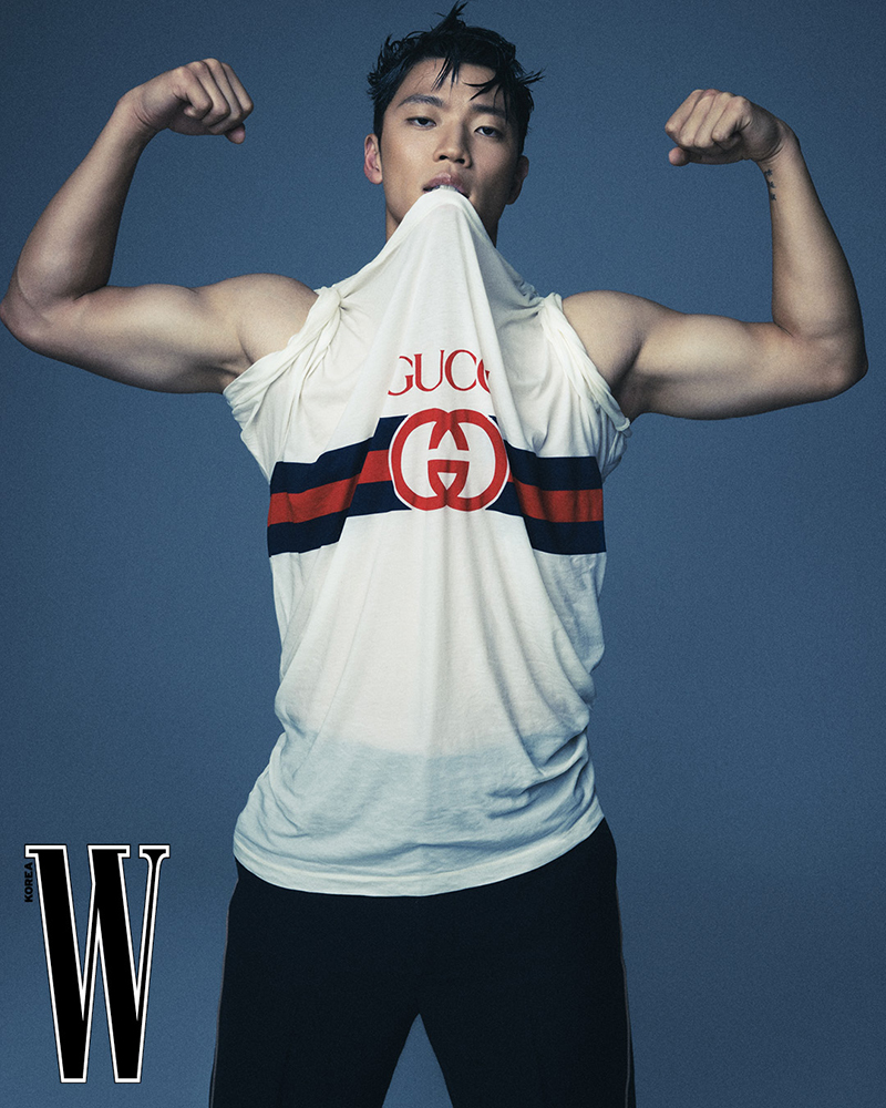 '대세' 황희찬, 구찌 화보 찍었다