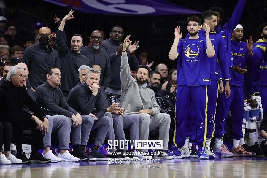커리·위긴스·그린 다 빠졌다…GSW 3연패 '원정 2승 14패'