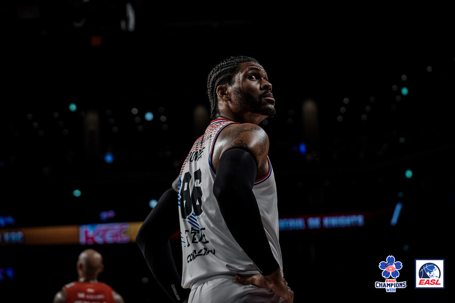 '먼로·스펠맨 40점 합작' KGC, SK 꺾고 동아시아 정상에 올랐다