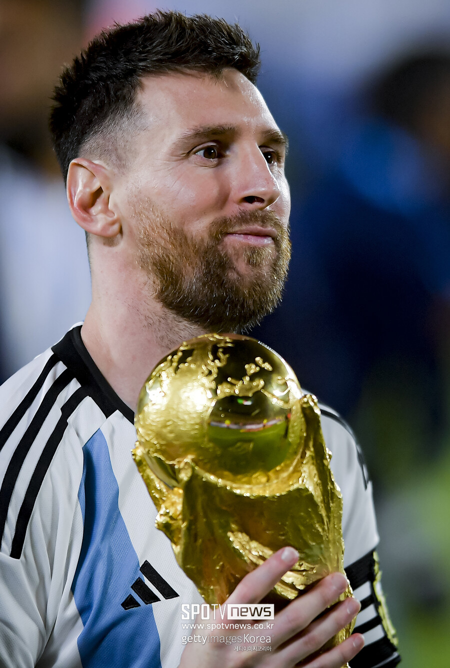 [속보] 메시, '연봉 5750억' 초대박 제안 '거절'…"난 유럽에 남는다"