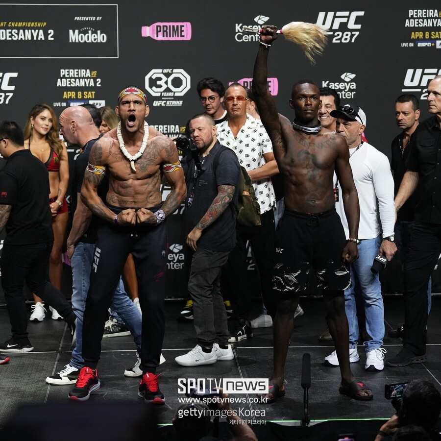 퀭한 눈 그래도 빛나는 안광…UFC 챔피언 페레이라 계체 통과