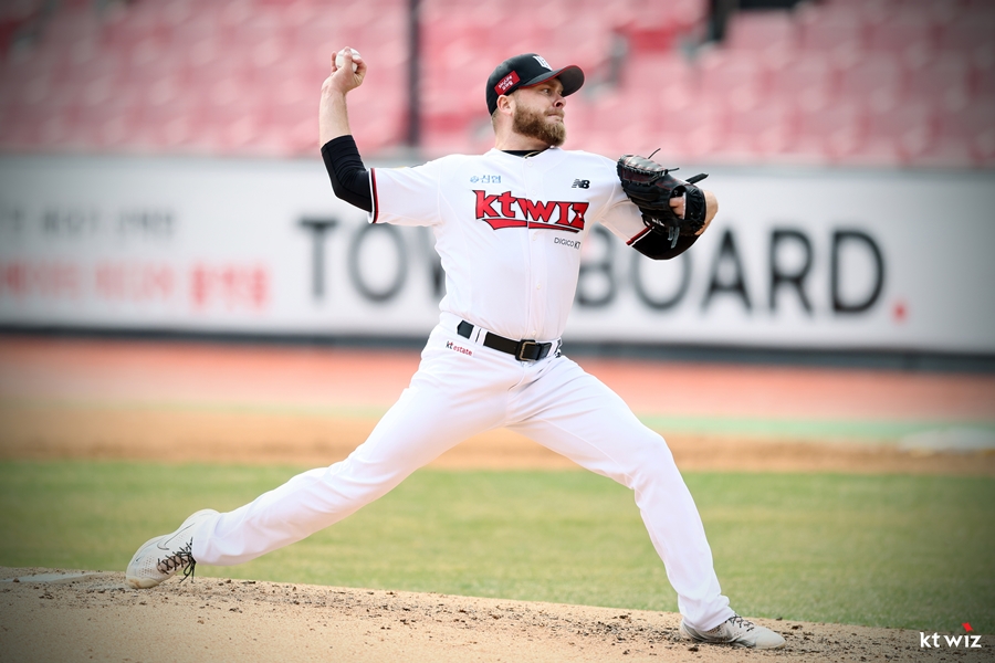 [수원 게임노트] 1회부터 타자일순 7득점+슐서 KBO 첫 승…kt, 14득점 폭격으로 한화전 패배 설욕