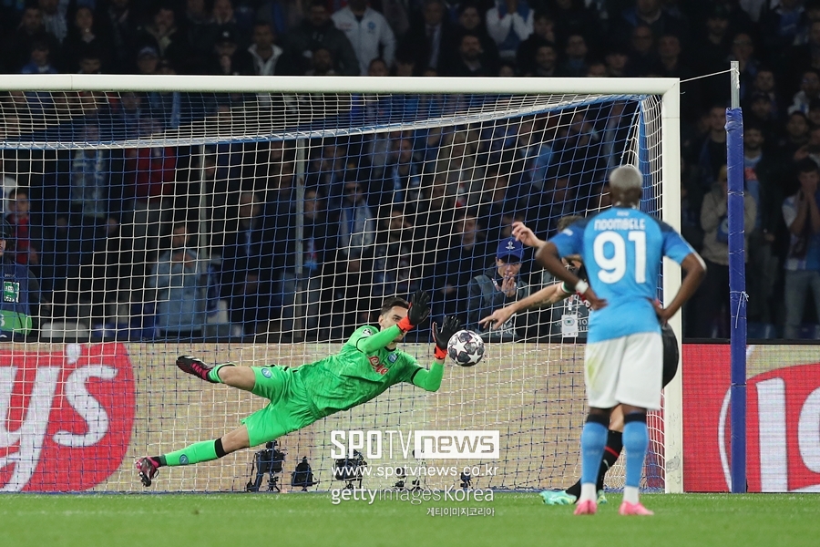 [UCL REVIEW] 흐비차 통한의 PK 실축…나폴리 AC밀란과 무승부, 총합 1-2로 8강 탈락