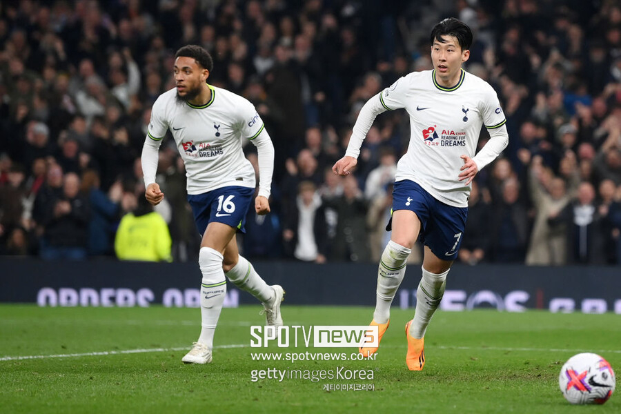 손흥민 맨유전서 EPL 9호골, 토트넘 3연패 막았다…드리블 100% 성공+홈 4경기 연속 득점 → "활기찬 모습" 평점 8점