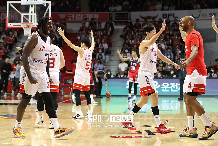 [현장 REVIEW] '7차전 끝장 본다' KGC, SK에 15점 차 뒤집기 대역전승…시리즈 2-3에서 3-3 동률