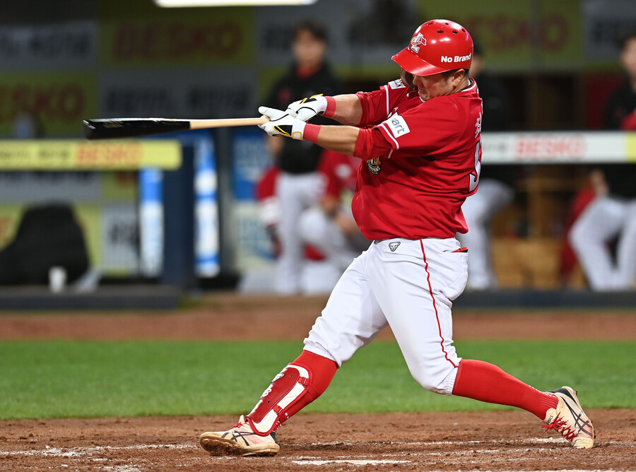 잠시 잊고 있었던 42억 현금의 맛… SSG 2루수 역사가 다시 쓰이나