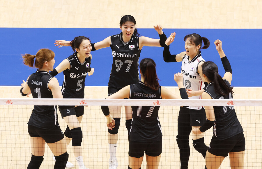 안방에서도 기적은 없었다…한국 여자배구 VNL 24연패 수렁