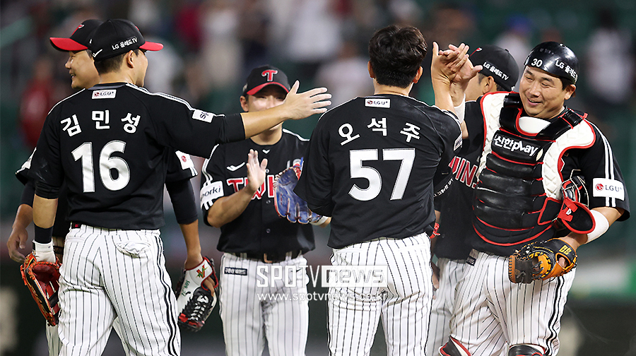 [인천 게임노트] 오지환 홈런 드디어 터졌다… 임찬규 6이닝 역투+14득점 폭격… LG, SSG에 굴욕적 대패 안기며 선두 복귀